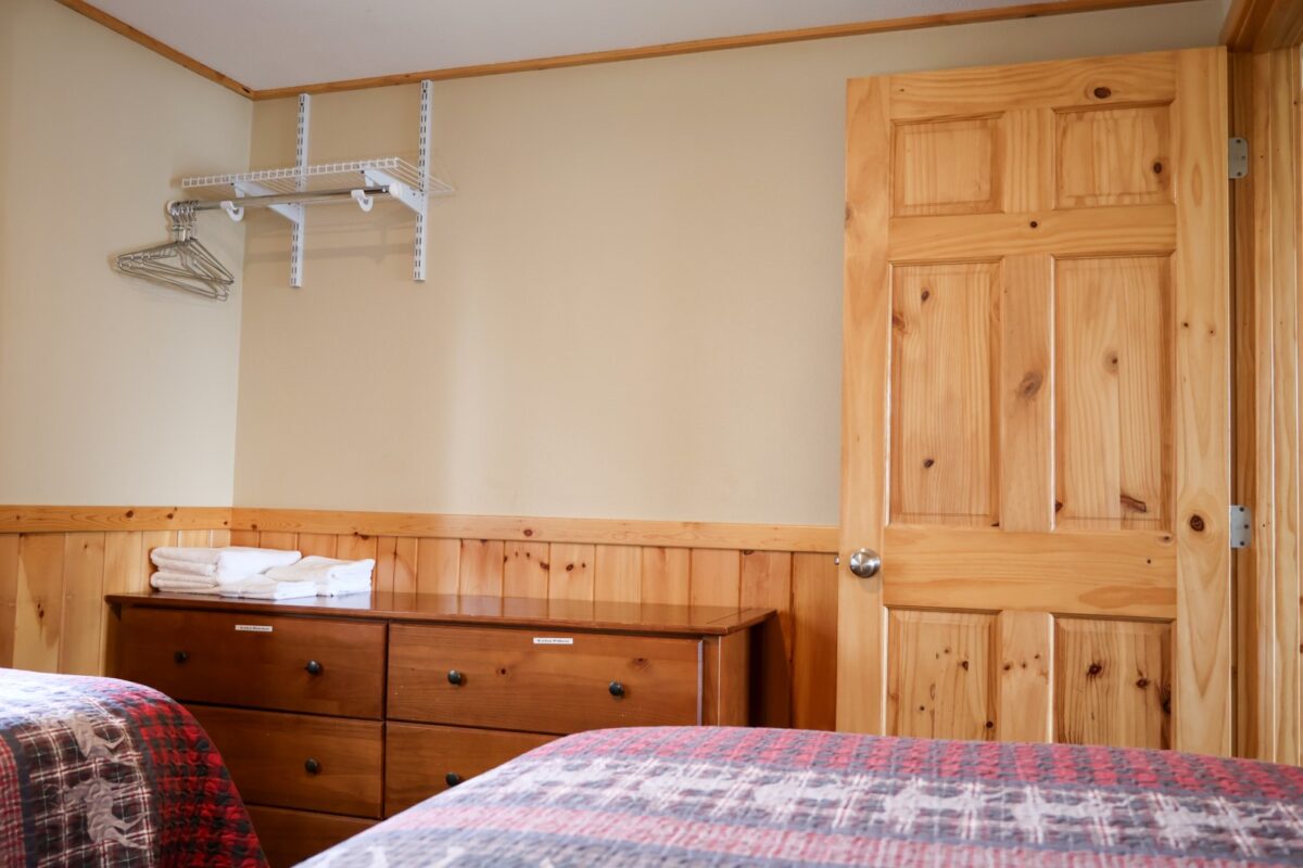 Riverside 2 Bedroom Cabins (#1-5) - Border View Lodge