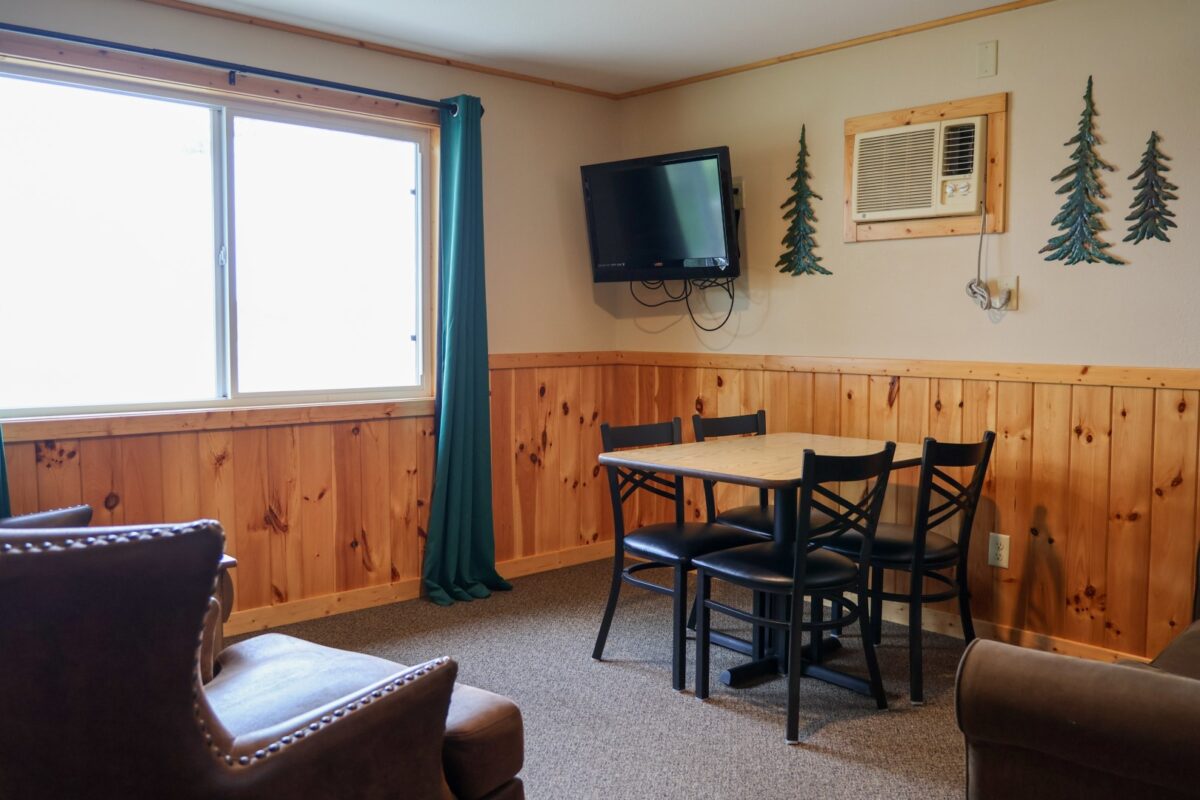 Riverside 2 Bedroom Cabins (#1-5) - Border View Lodge