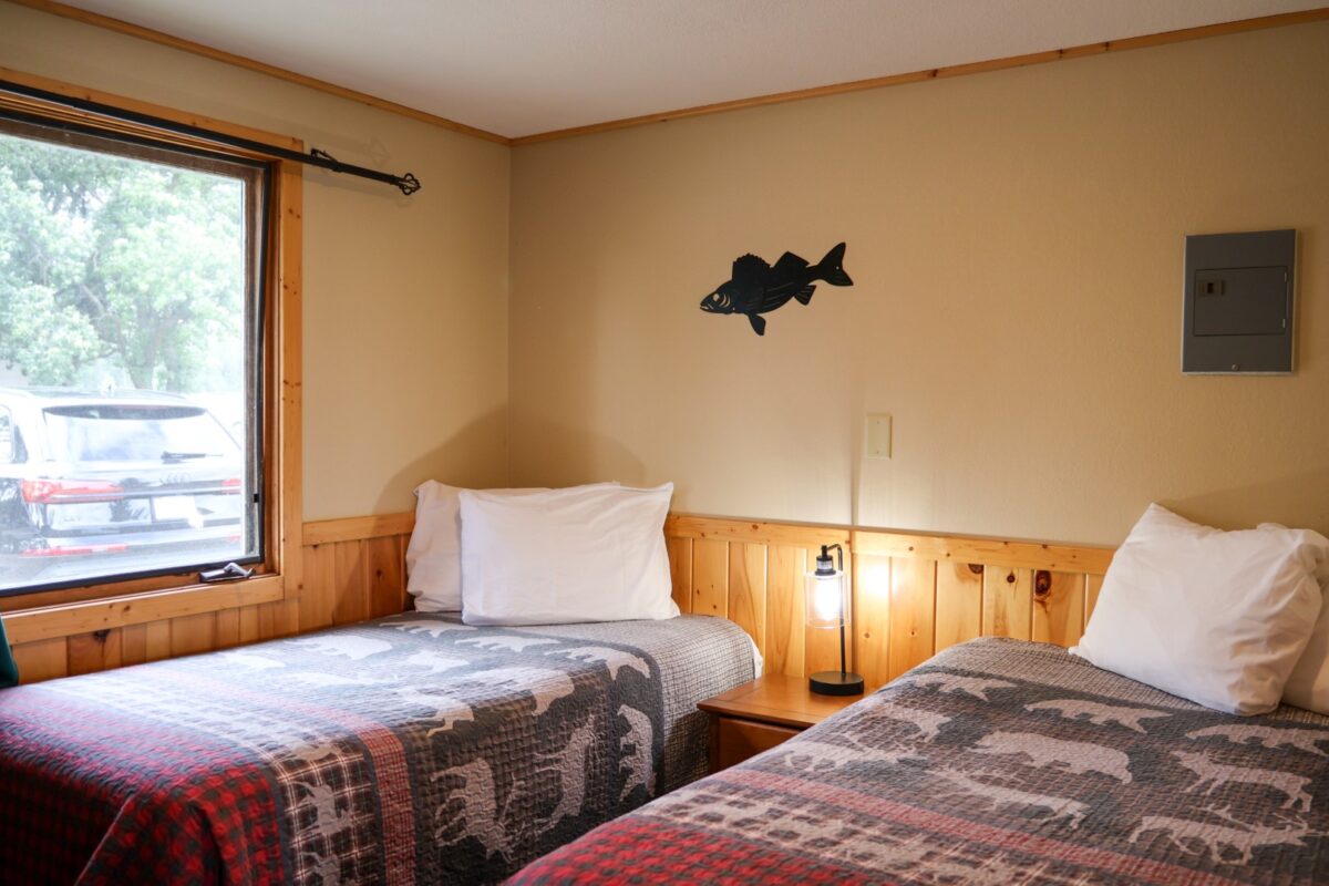 Riverside 2 Bedroom Cabins (#1-5) - Border View Lodge
