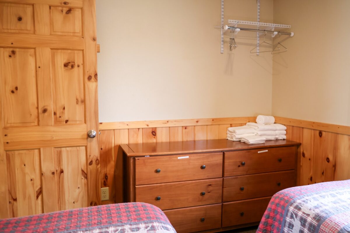 Riverside 2 Bedroom Cabins (#1-5) - Border View Lodge