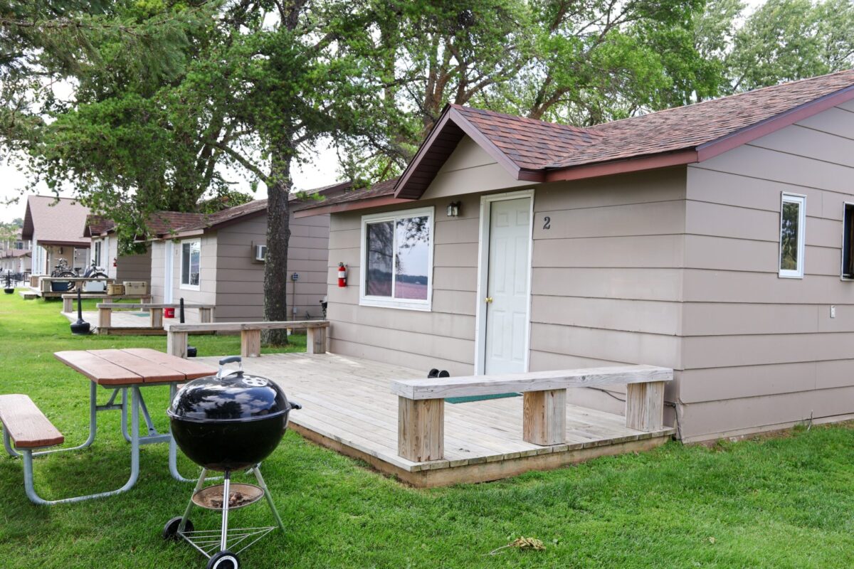Riverside 2 Bedroom Cabins (#1-5) - Border View Lodge