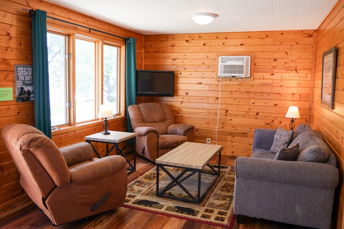 Riverside 3 Bedroom Cabins (#6-9) - Border View Lodge