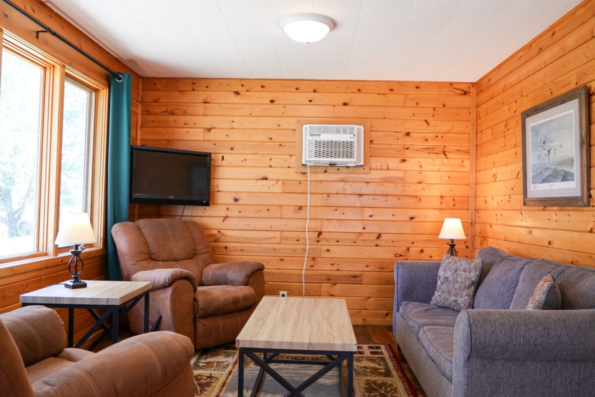 Riverside 3 Bedroom Cabins (#6-9) - Border View Lodge