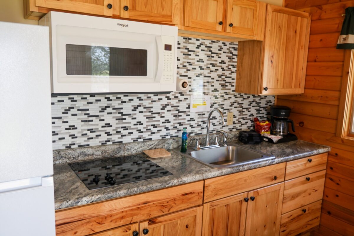 Riverside 3 Bedroom Cabins (#6-9) - Border View Lodge