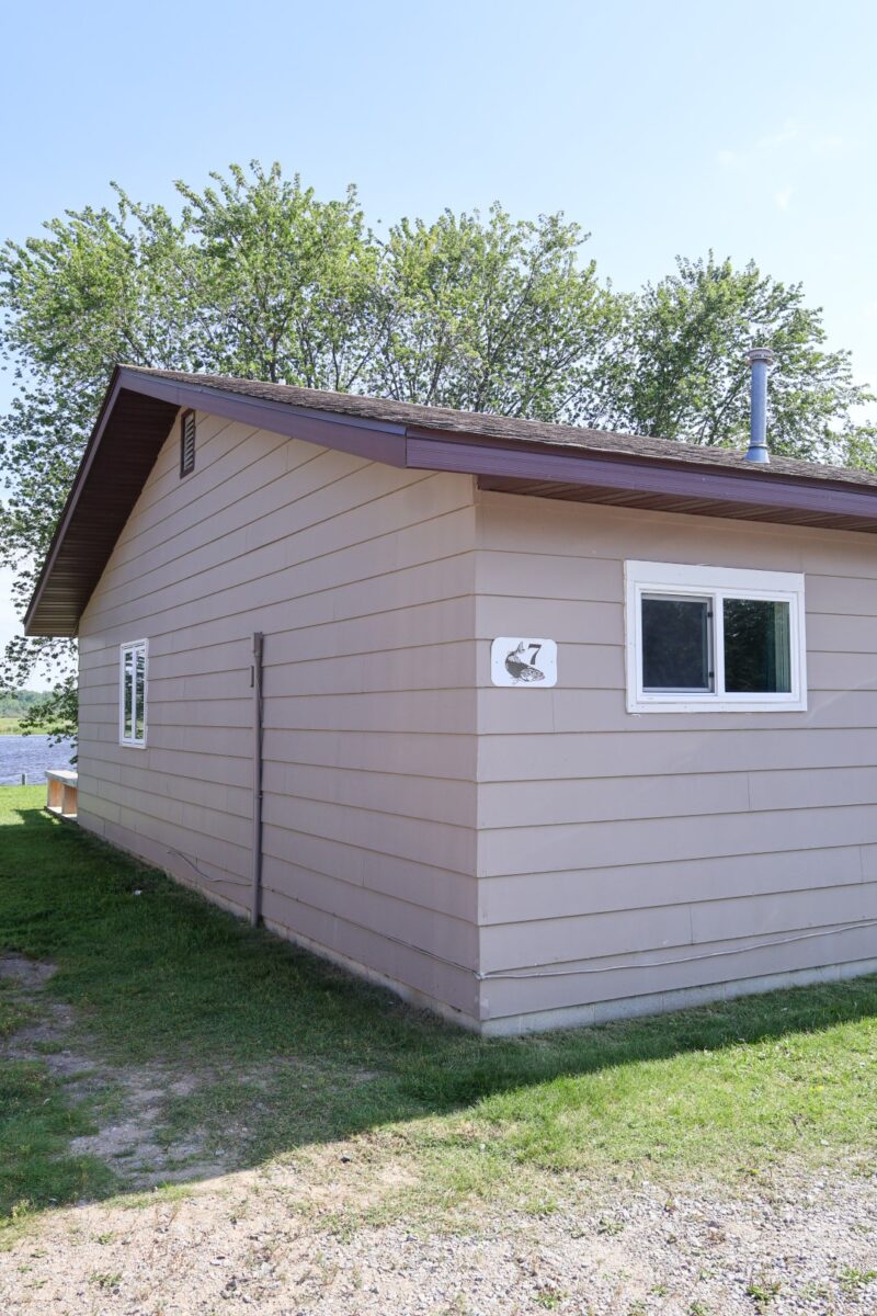 Riverside 3 Bedroom Cabins (#6-9) - Border View Lodge