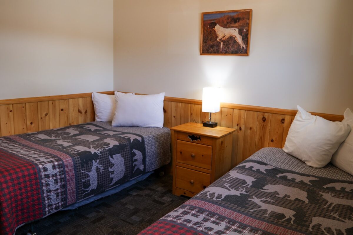 Riverside 3 Bedroom Cabins (#6-9) - Border View Lodge
