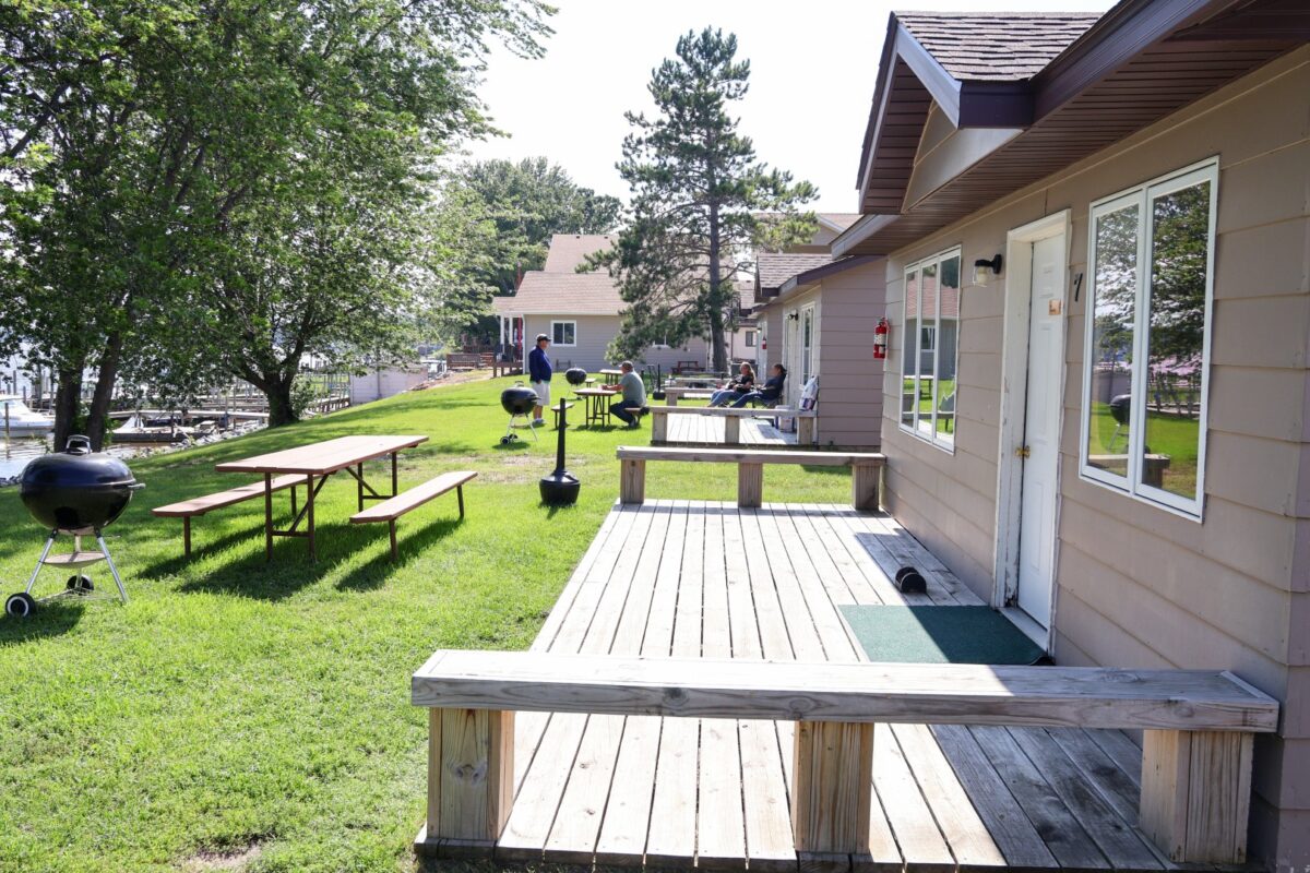 Riverside 3 Bedroom Cabins (#6-9) - Border View Lodge